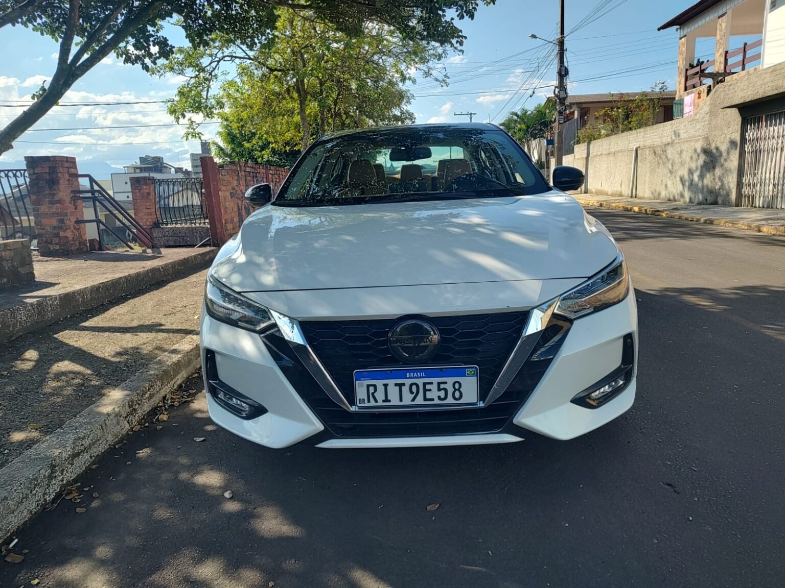 Sentra tem visual moderno, acabamento premium e bom desempenho