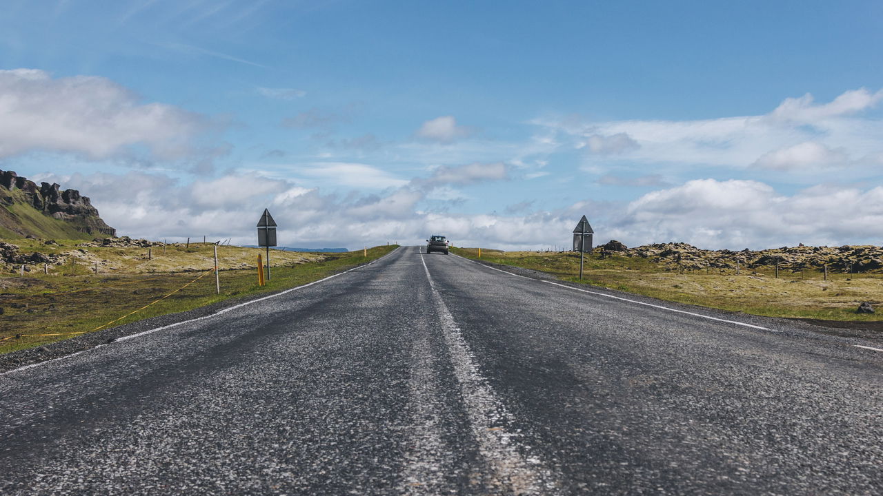 Pista de rolamento contra pista de tráfego: Qual a diferença?