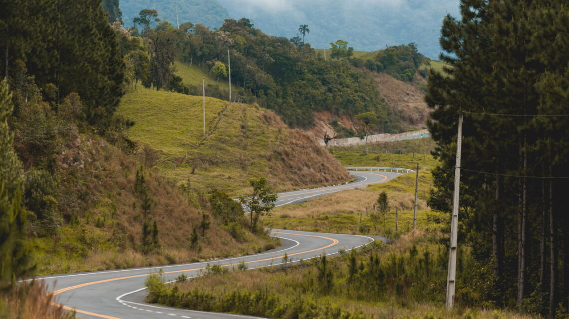 Roteiros de road trip que estão em alta no verão de 2025