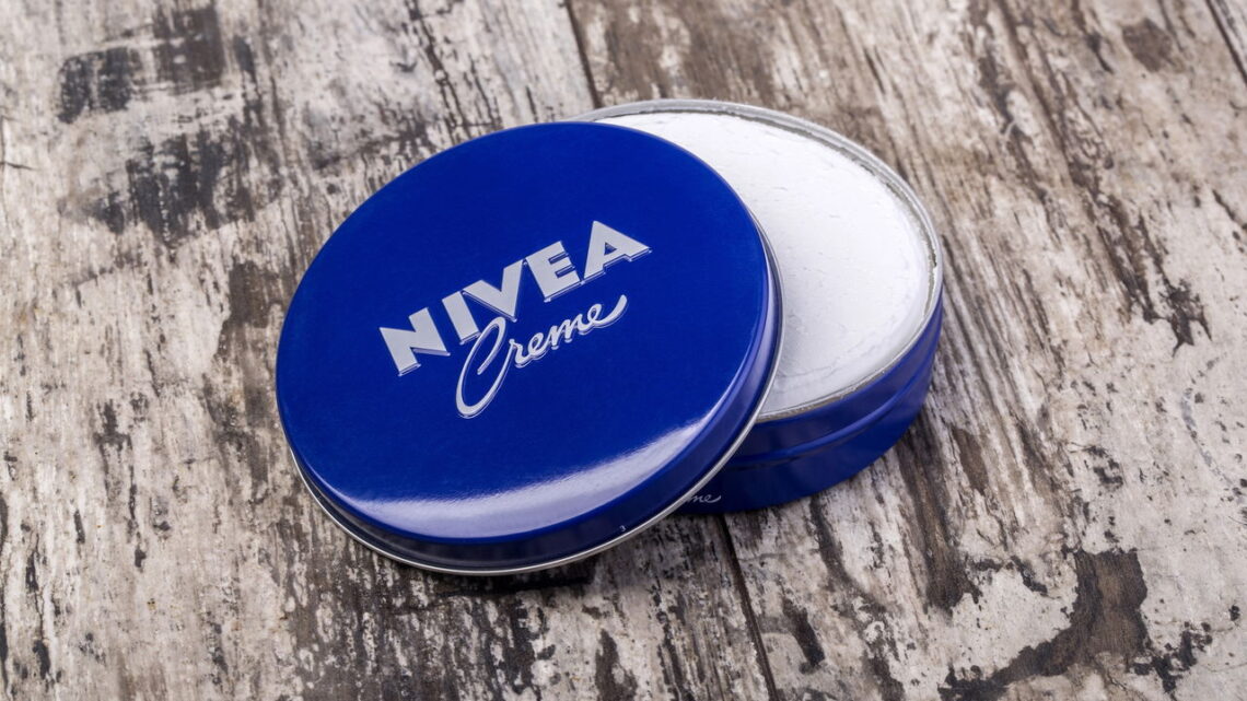 Saiba quem criou a Nivea e o segredo por trás do creme branco como a neve!