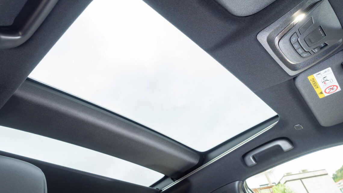 Quer um carro com teto solar? Veja 6 opções usadas que cabem no seu bolso