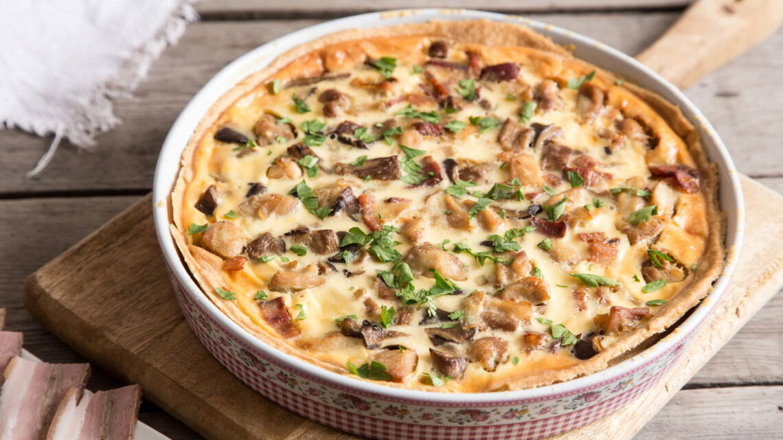 Conheça a origem da quiche lorraine e a receita original sem queijo!