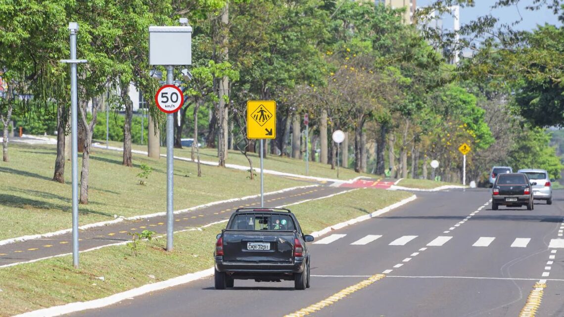 Lei da velocidade máxima nas estradas e rodovias define limites e multas