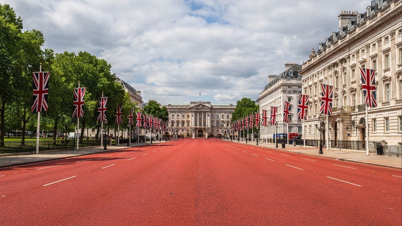 Com 1,1 km e asfalto vermelho para procissões reais, a avenida The Mall ...