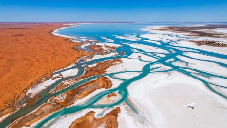 Um evento raro e enviado pelo céu transforma o deserto em mar interior
