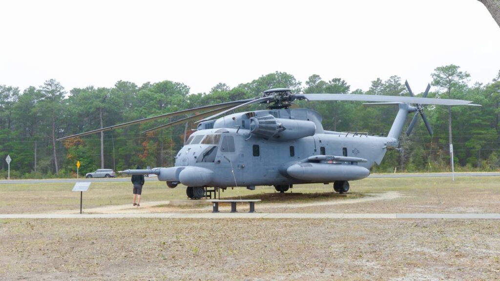 Equipado com 3 motores e 24 metros de rotor, este gigante dos ...